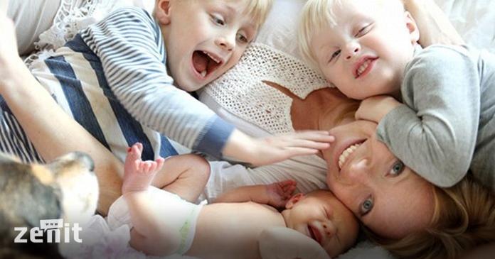 Danas se širom svijeta obilježava 12. maj, Dan majki - Zenit.ba