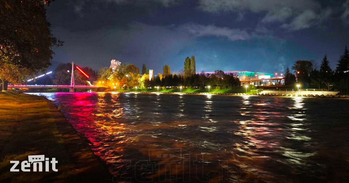 Pogledajte večerašnje fotografije rijeke Bosne u centru Zenice (FOTO ...