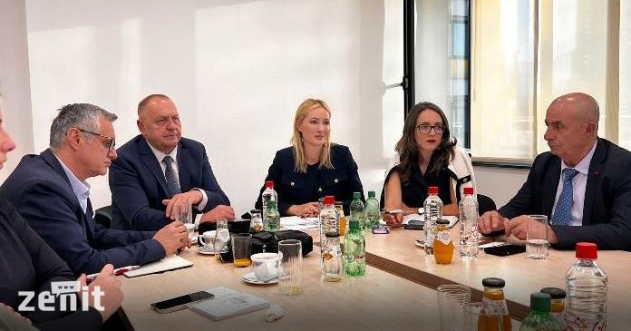 Ministricu Salčinović posjetili federalni ministar zdravstva dr ...