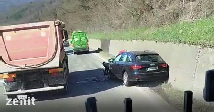 Saobraćajna nesreća kod Topčić Polja: Obustavljen saobraćaj na magistralnom putu M-17 (VIDEO ...