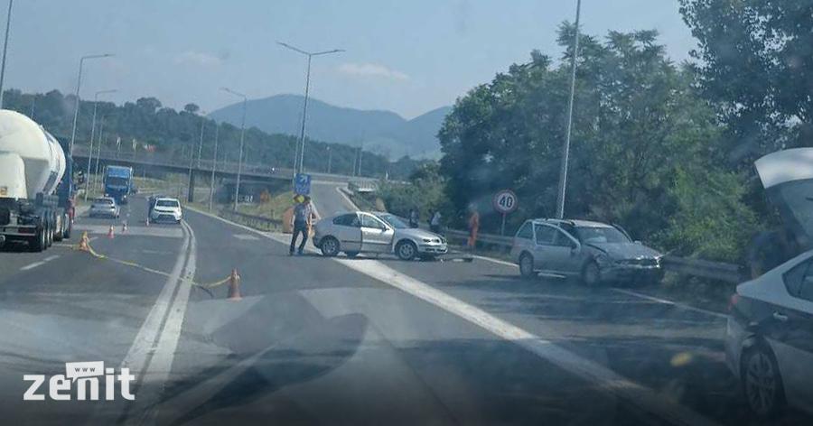 Sudar na M-17 pred ulaz u Zenicu: Saobraća se jednom trakom - Zenit.ba
